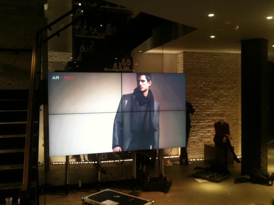 Retailers Use Digital Display Screens to Boost Sales, Build Brand – Mid ...