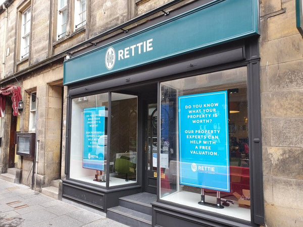 43″ Ultra High Bright Screen | For high impact window displays – Mid ...